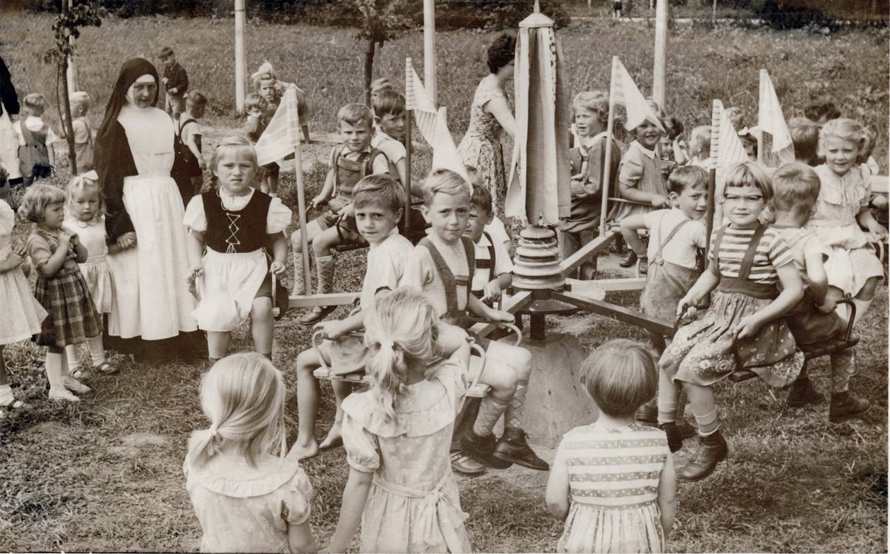 1960 Kindergarten Ringelspiel 2